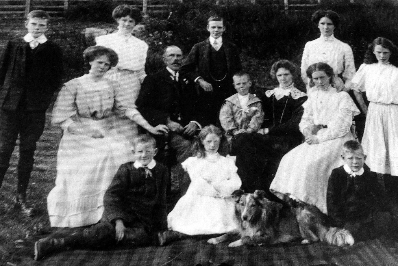 Tour Scotland: Old Photograph Family Perth Perthshire Scotland
