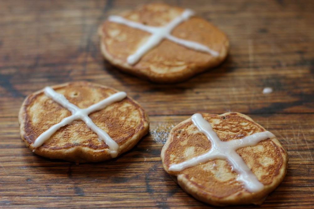 Three Bears Melbourne: Hot cross Easter pikelets