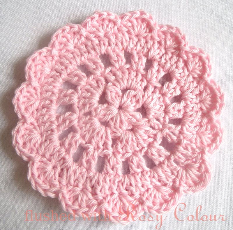 Flushed with Rosy Colour: Tiny Flower Doily Coaster, free pattern