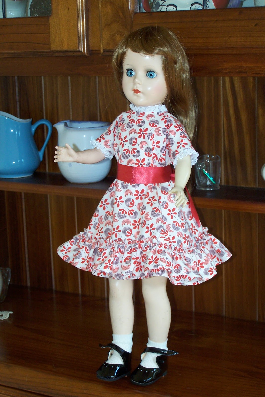 Lizzie's Arty Crafty 'n Dolls: Dolls! A New Wig for my 1950's Sweet Sue ...