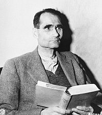.: Rudolf Hess aterriza en Escocia