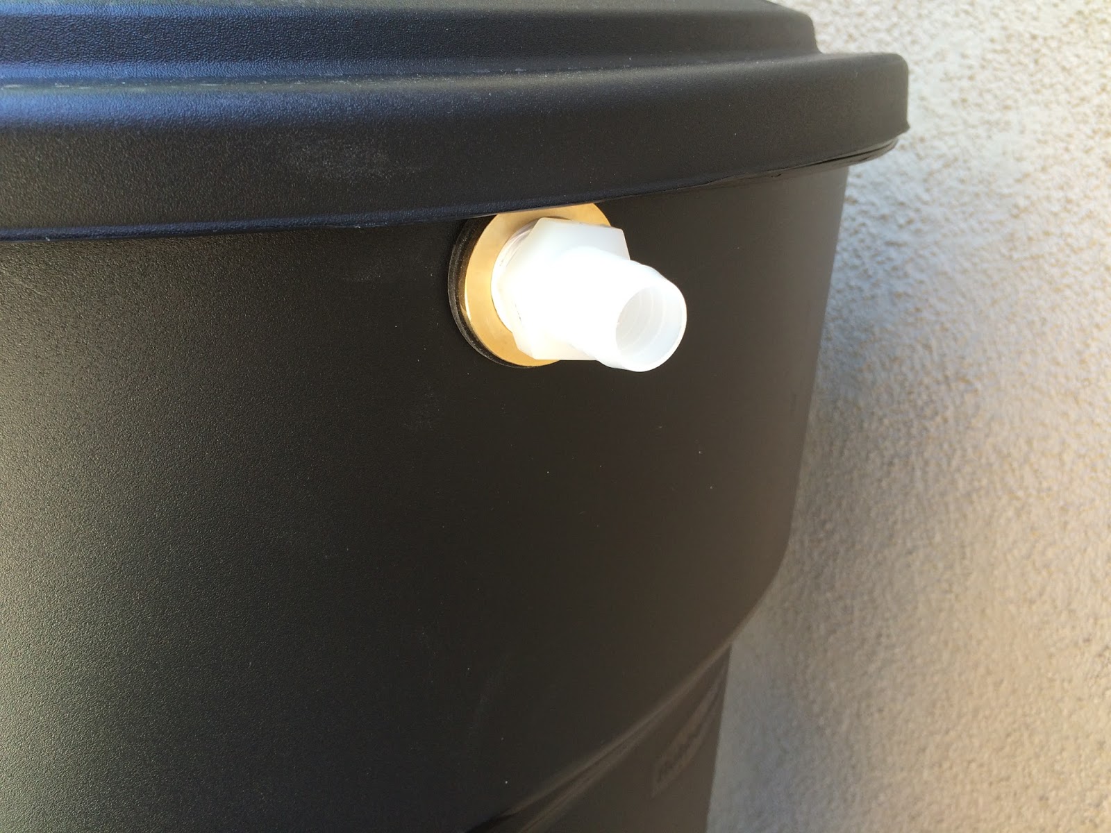 My Small Footprint: Harvesting Rainwater: DIY rain water collection ...