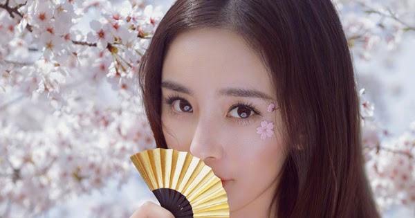 China Entertainment News: Fashion icon Yang Mi covers fashion magazine