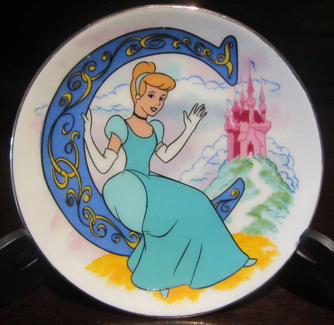 Filmic Light - Snow White Archive: Disney's Alphabet Plate Collection