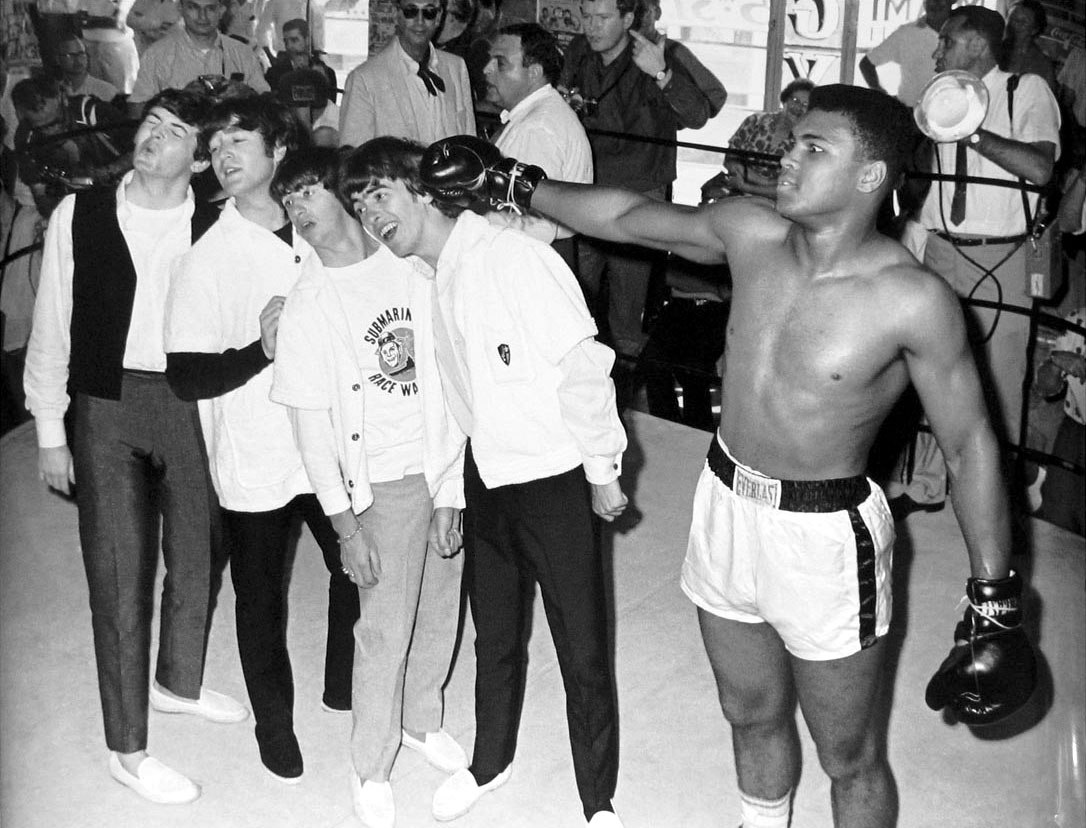 14 Interesting Vintage Photographs of Muhammad Ali Hanging Out With His ...