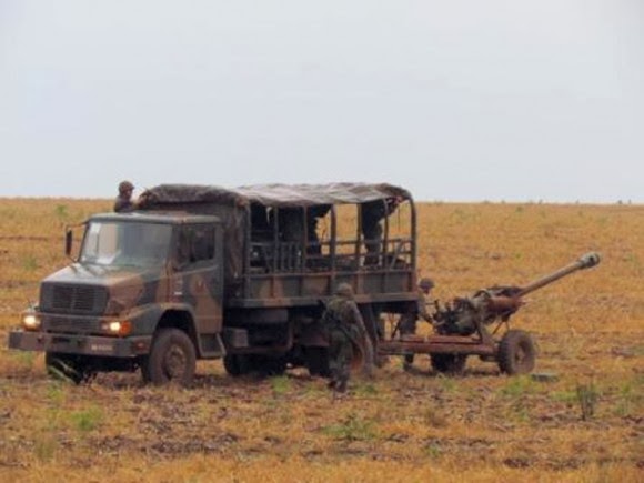 VEICULOS E ARMAMENTOS MILITARES: Obuseiro Leve 105 mm L118 AR