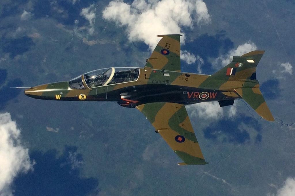 CANADIAN HAWK RECEIVES CAMOUFLAGE SCHEME - Blog Before Flight ...