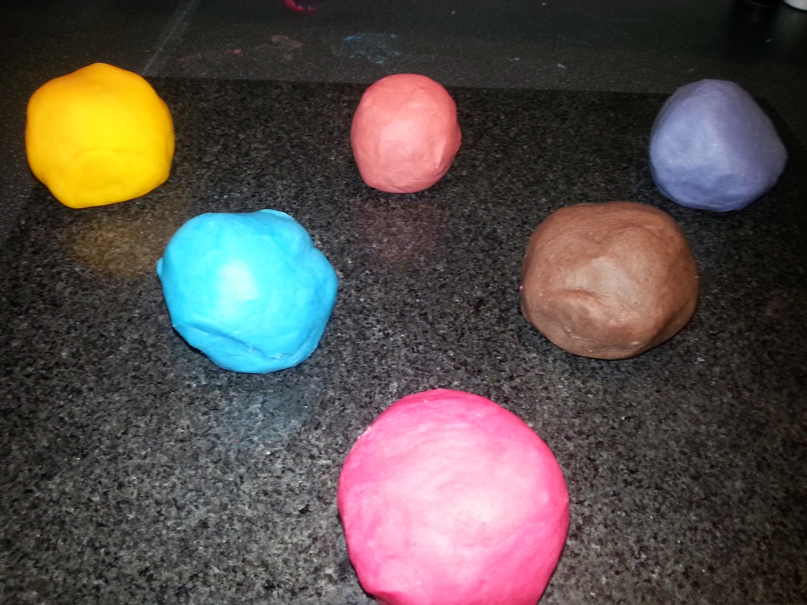 Light Blue Corner: HOMEMADE EDIBLE PLASTICINE./ PLASTILINA CASERA ...