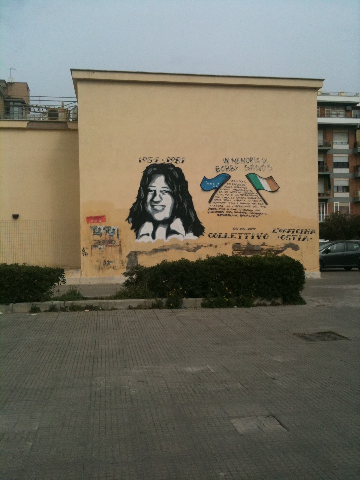 SALA D'ATTESA 1: Pitture murali a Ostia Lido " In memoria di Bobby Sands"