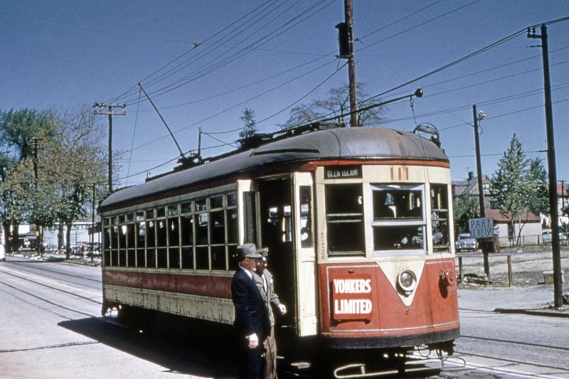 40 Rare Color Photos That Capture NYC Streetcars From Between the 1930s ...