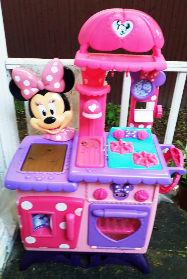 Writing Straight from the Heart: Minnie Mouse Kitchen Set Comes to a ...