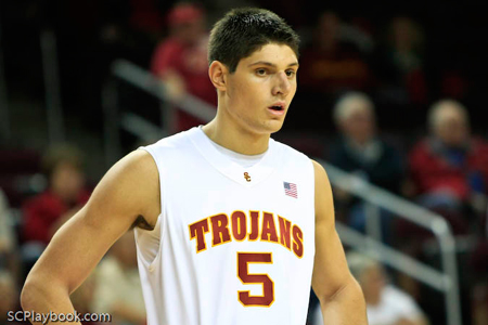 BASKETBALL WORM: NIKOLA VUCEVIC, DE USC AL KK BUDUCNOST