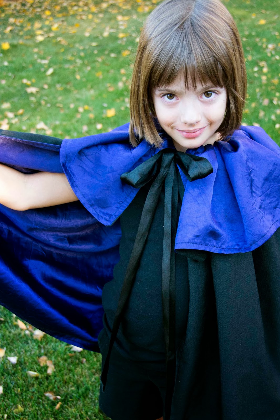 Aesthetic Nest: Sewing: Opera Collar Halloween Cape (Tutorial)
