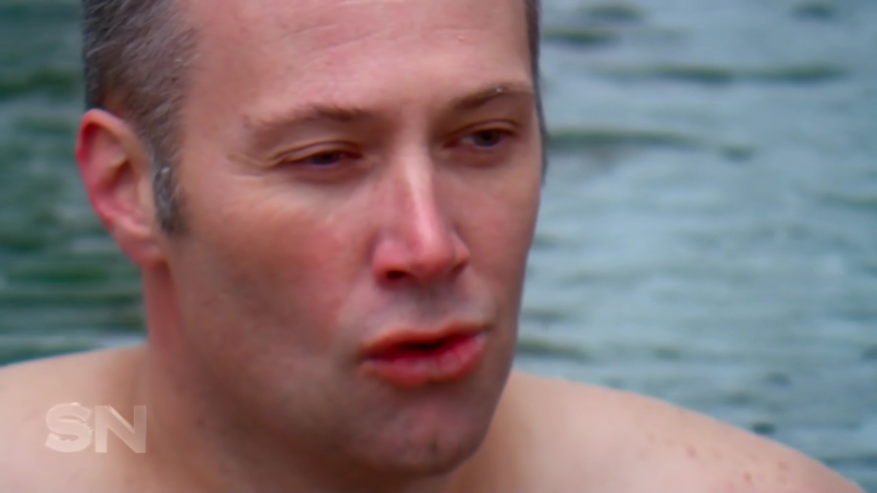 ausCAPS: Steve Pennells shirtless on Sunday Night