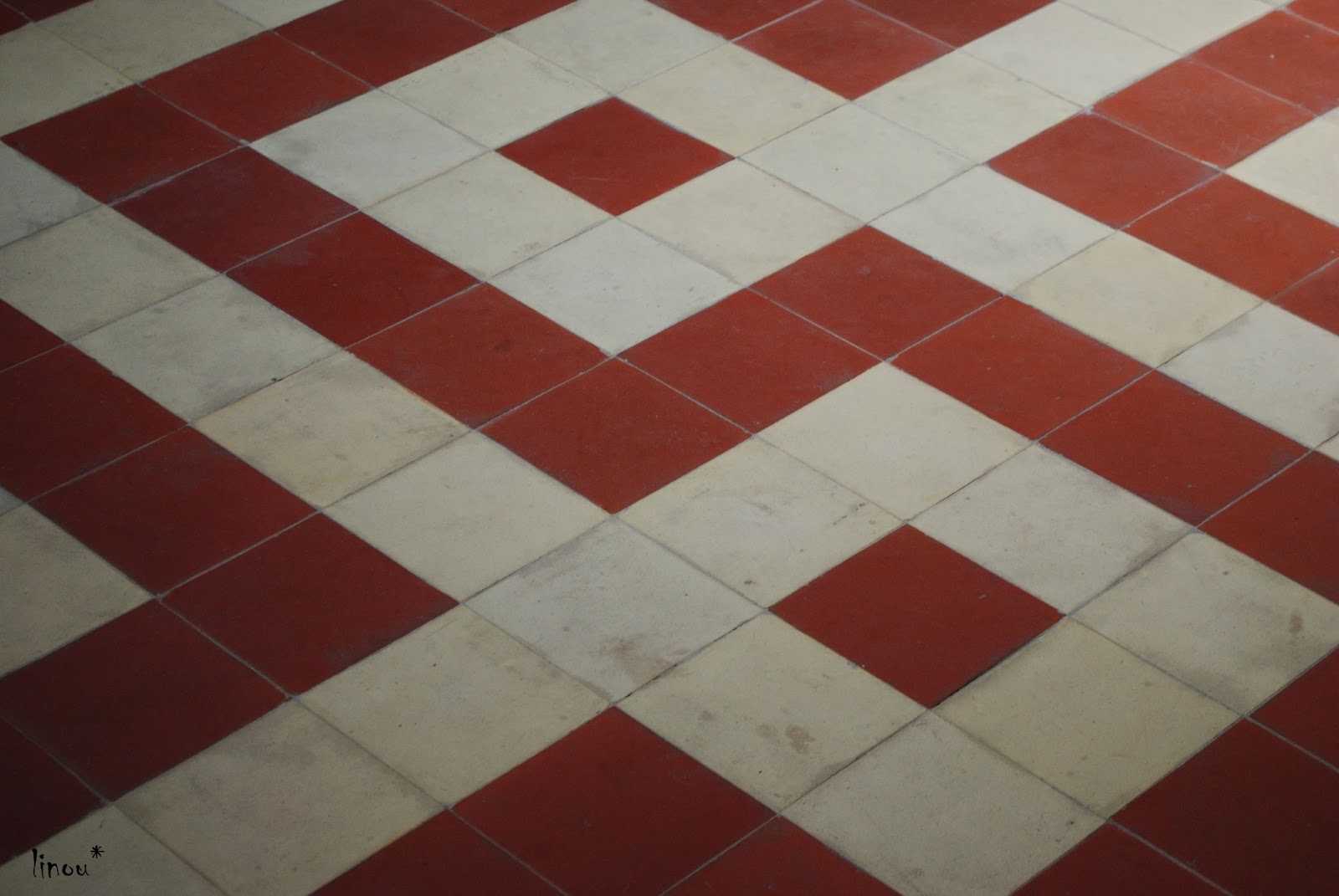 Les yeux de Linou : Dessin au sol