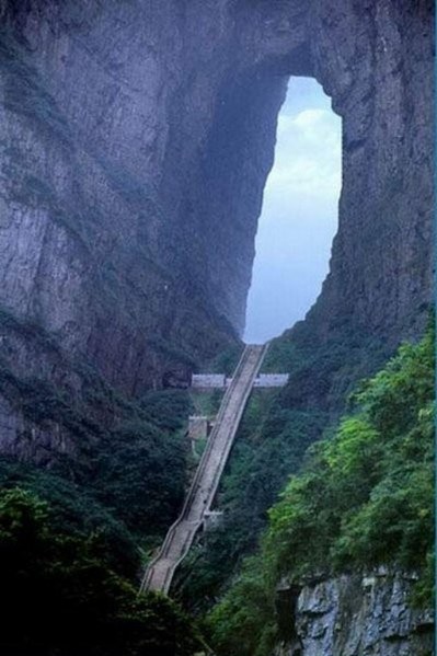 The world's strangest roads - toptopics