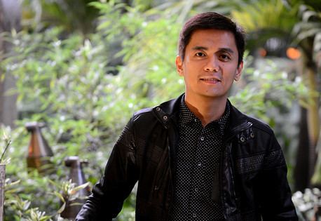 Director Jun Lana's 'Ang Babaeng Allergic Sa WiFi' Is Co-Produced With ...