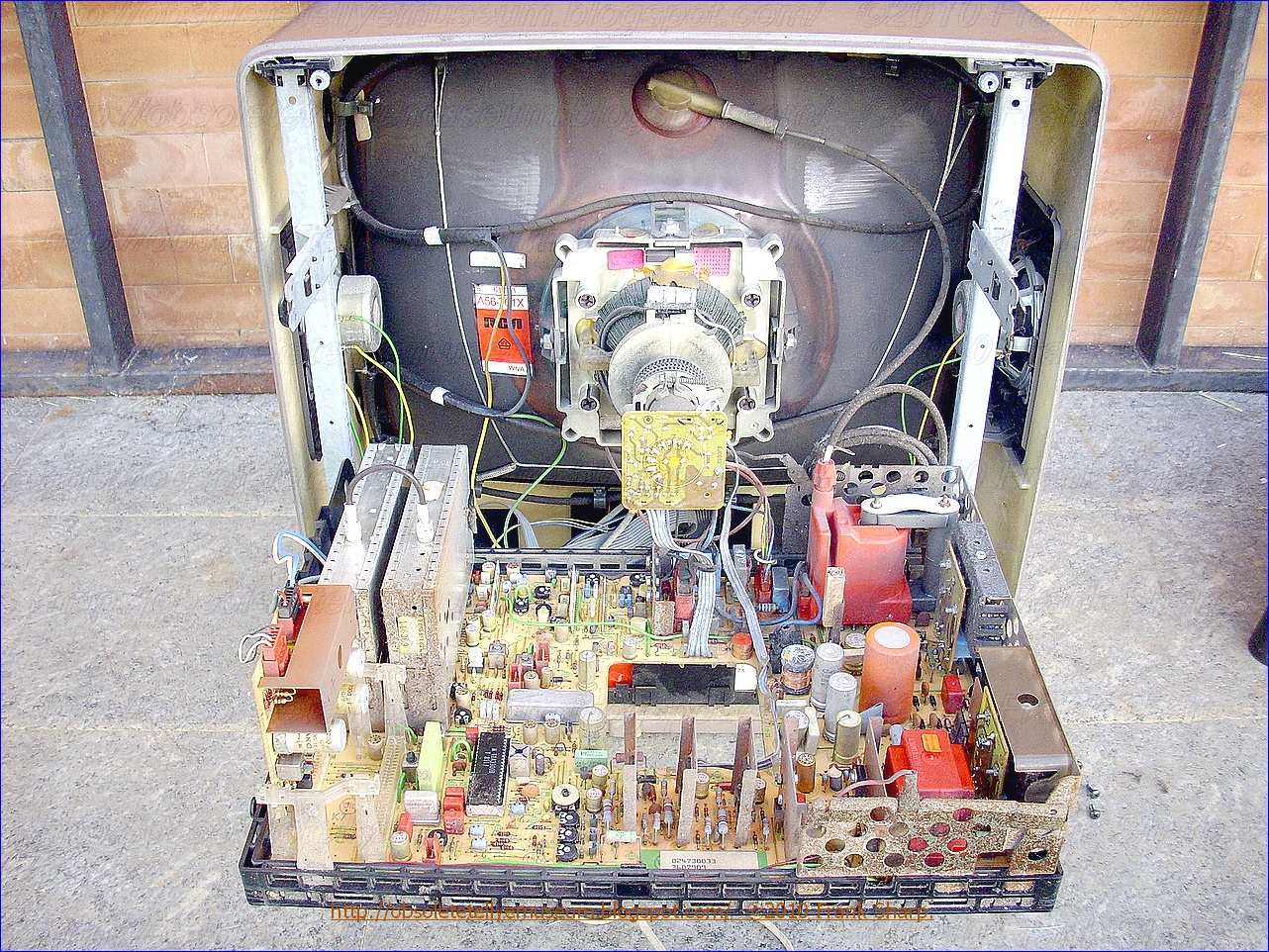 Obsolete Technology Tellye !: LUXOR 5134 TYPE 18051341 CHASSIS B3-1 ...