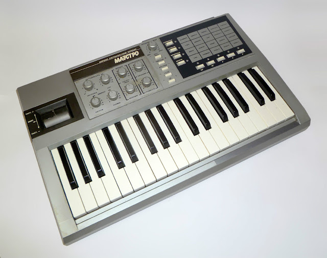 MATRIXSYNTH: MAESTRO - RARE VINTAGE SOVIET POLY SYNTHESIZER