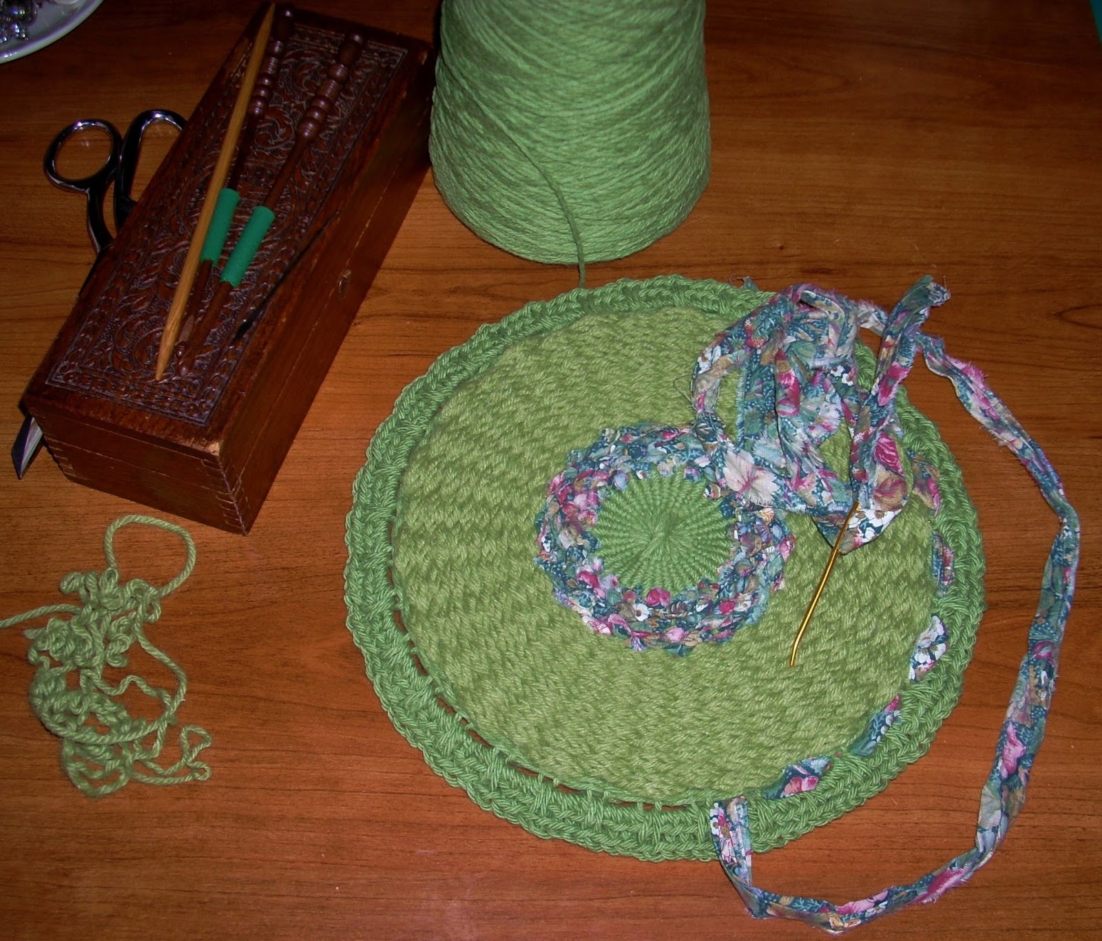 HeartSong Studio: iCord Circle Weave Hot Pad