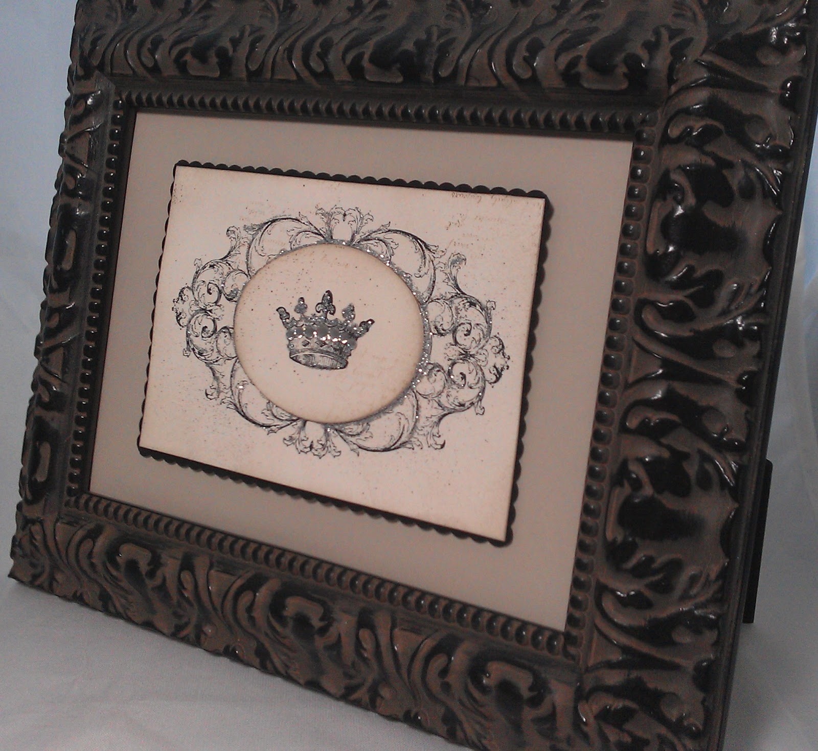 Holly's Stamping Addiction: Framed Art - Crown