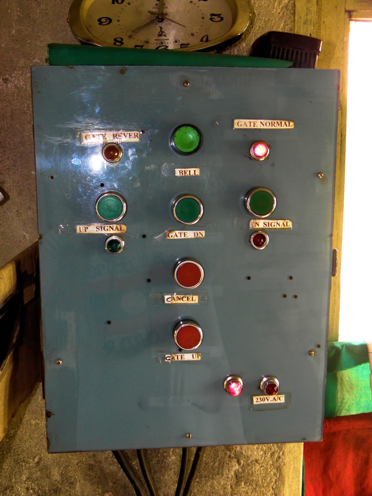 Railway Journeys and other railway articles: The Gateman at Getambe