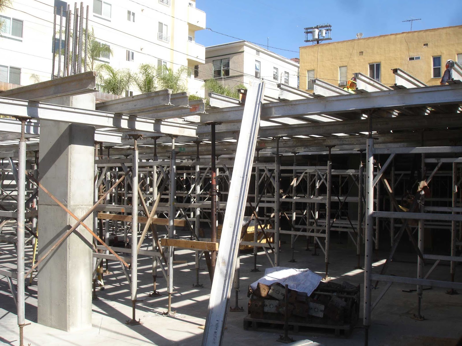 PSL Architects: The Serrano - Concrete deck formwork