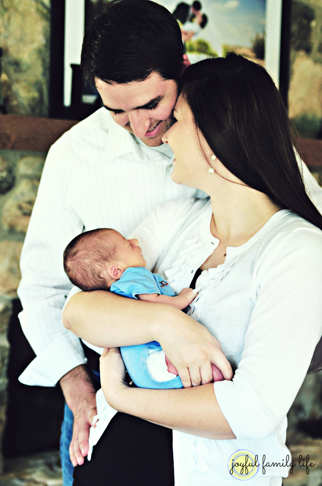 Joyful Family Life: Ideas for Family Photos with a Newborn