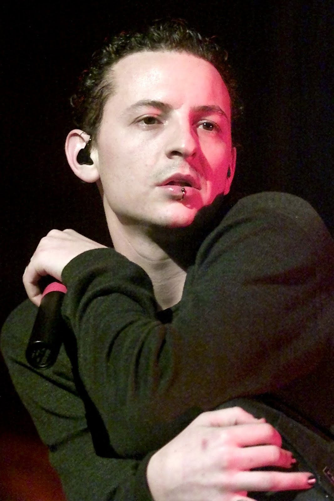 One More Light In Memory Of Chester Bennington: Chester Bennington ...