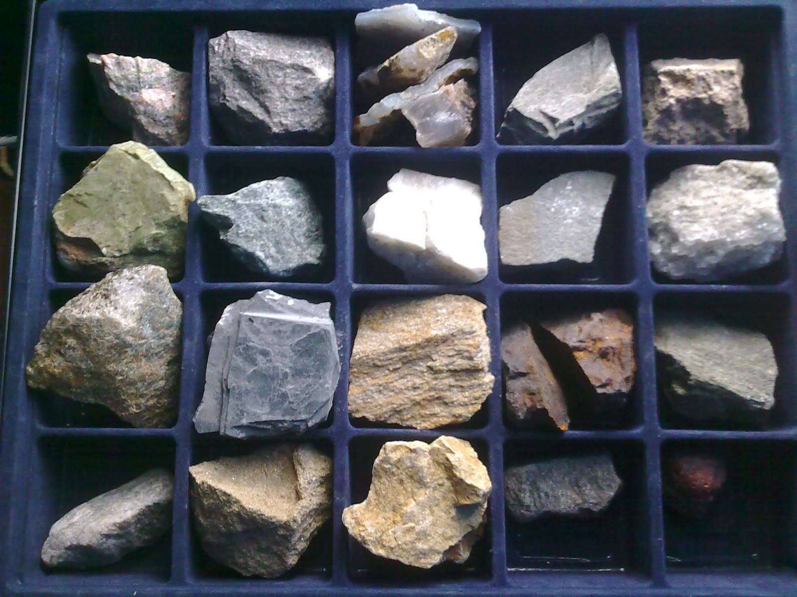 amator de mineralogie: colectie de roci,minerale