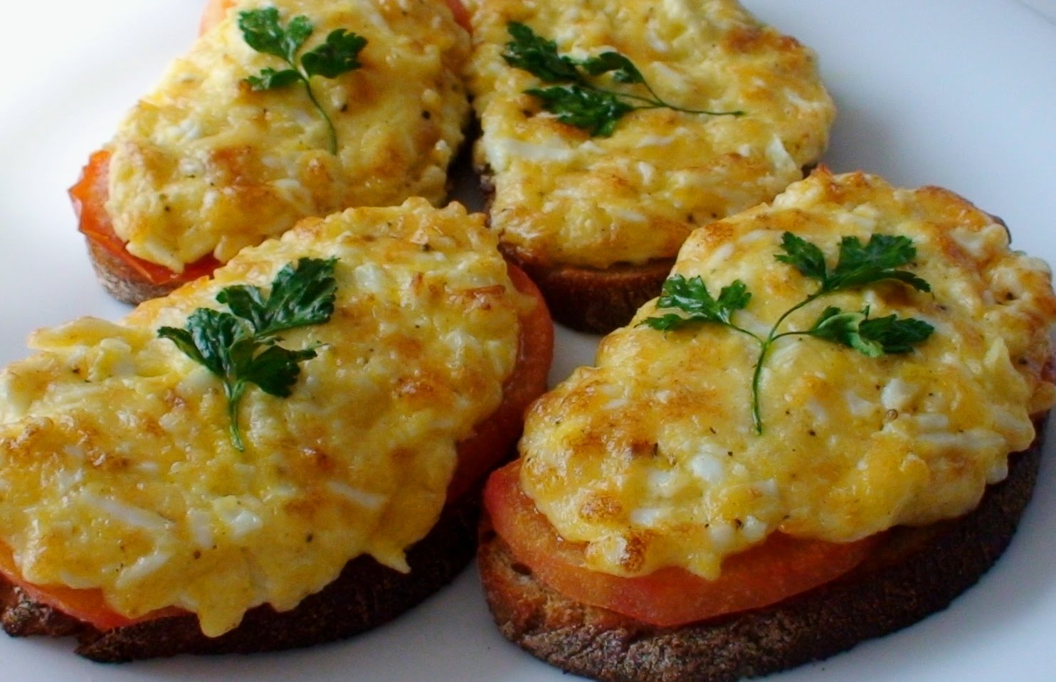 Laikas į virtuvę: Keptas sumuštinis su pikantiška mišraine