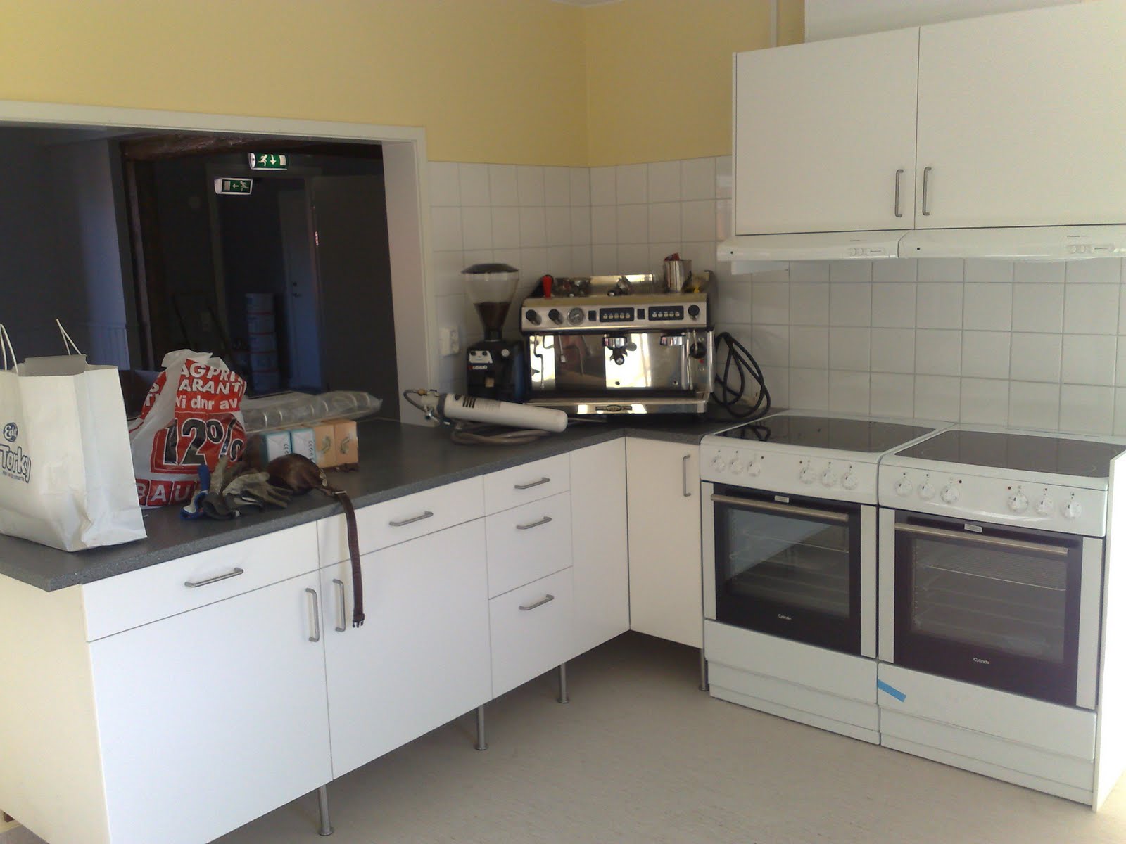 KLÅVERÖDS VANDRARHEM & CAFÉ: Flyttgubbar