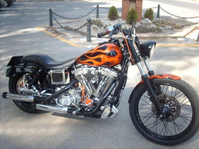 MORA: HARLEY-DAVIDSON.