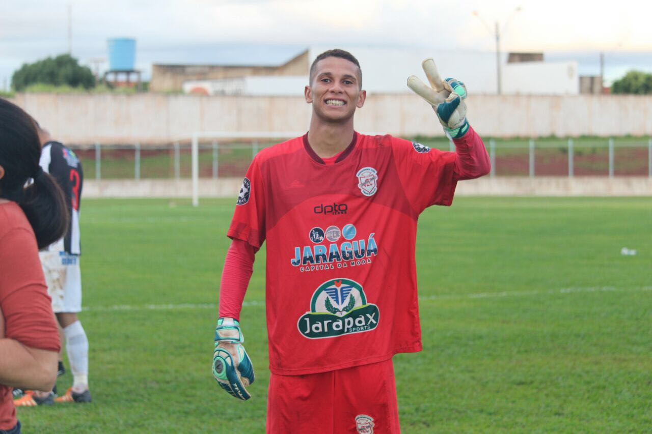 Goleiro Jonathan esta sendo a sensação do Campeonato Goiano da 3ª ...