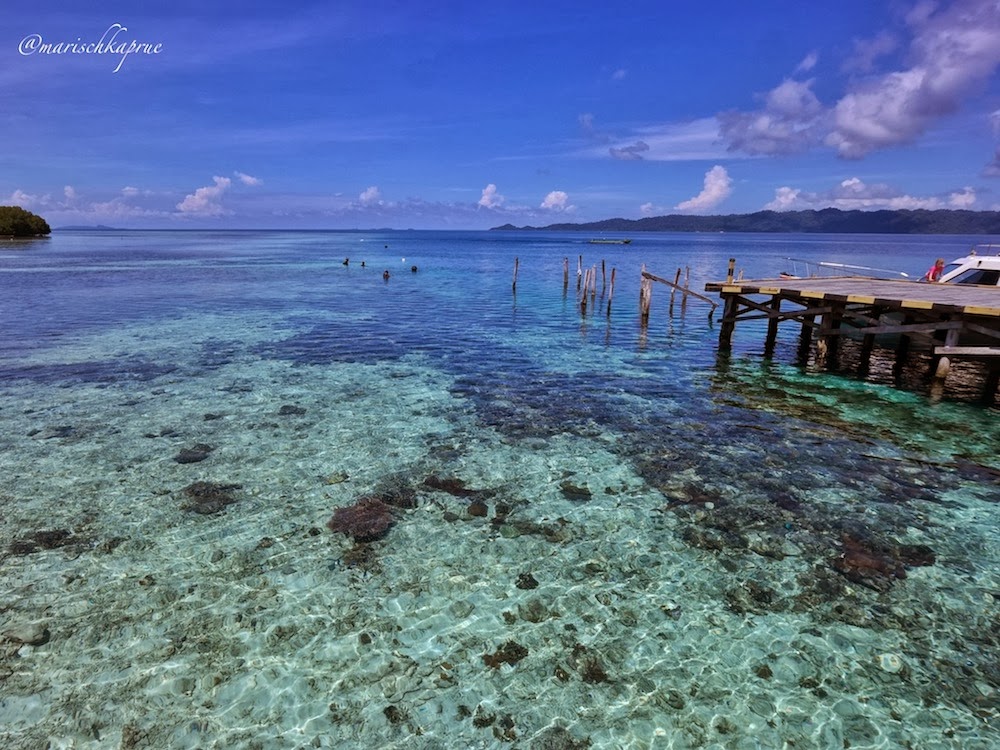 Terjebak Biru Di Arborek, Raja Ampat. ~ Life Is An Absurd Journey