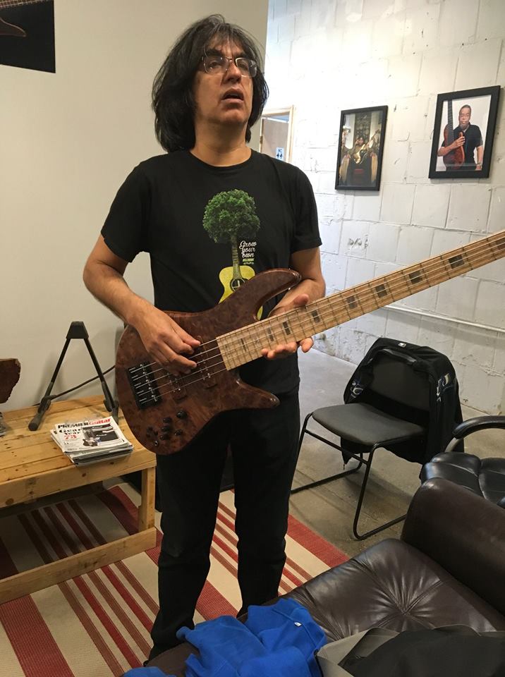 Intersticio: MARCELO TORRES, un laburante del bajo...