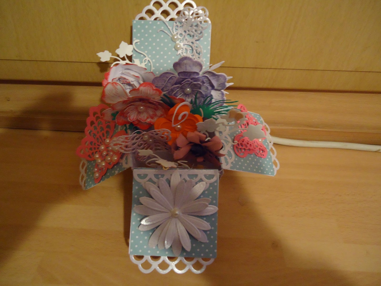 Lynda's: MY FIRST POP-UP-BOX