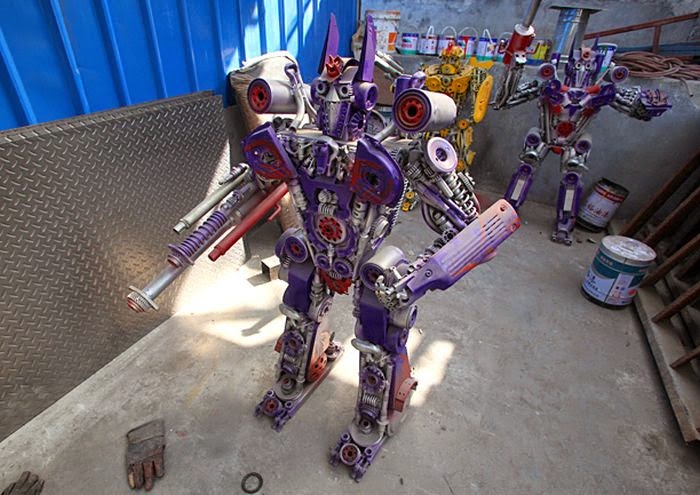 World Of Technology: Chinese Man Builds Giant Transformers Replicas (9 ...