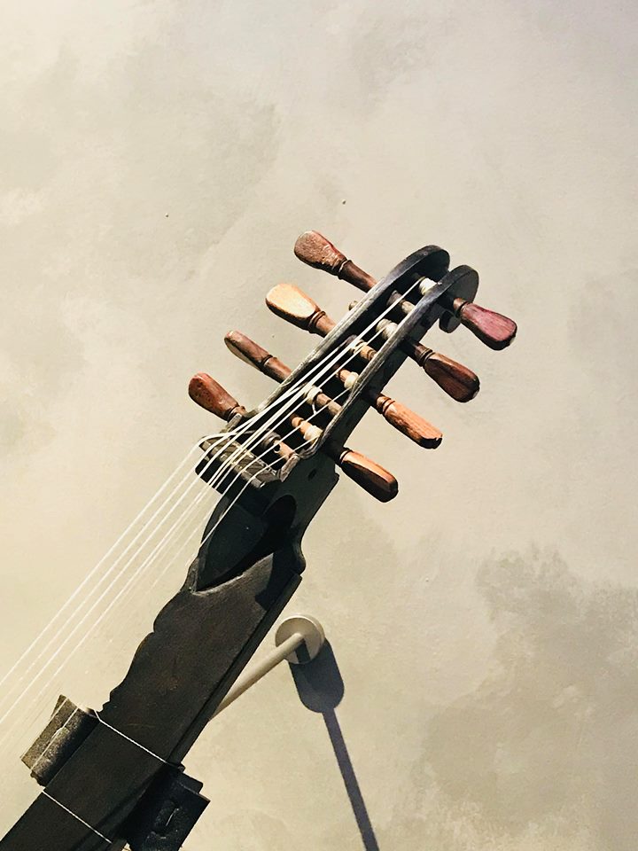 The Lute's Progress,: Designing and Building the Lesser French Theorbo ...