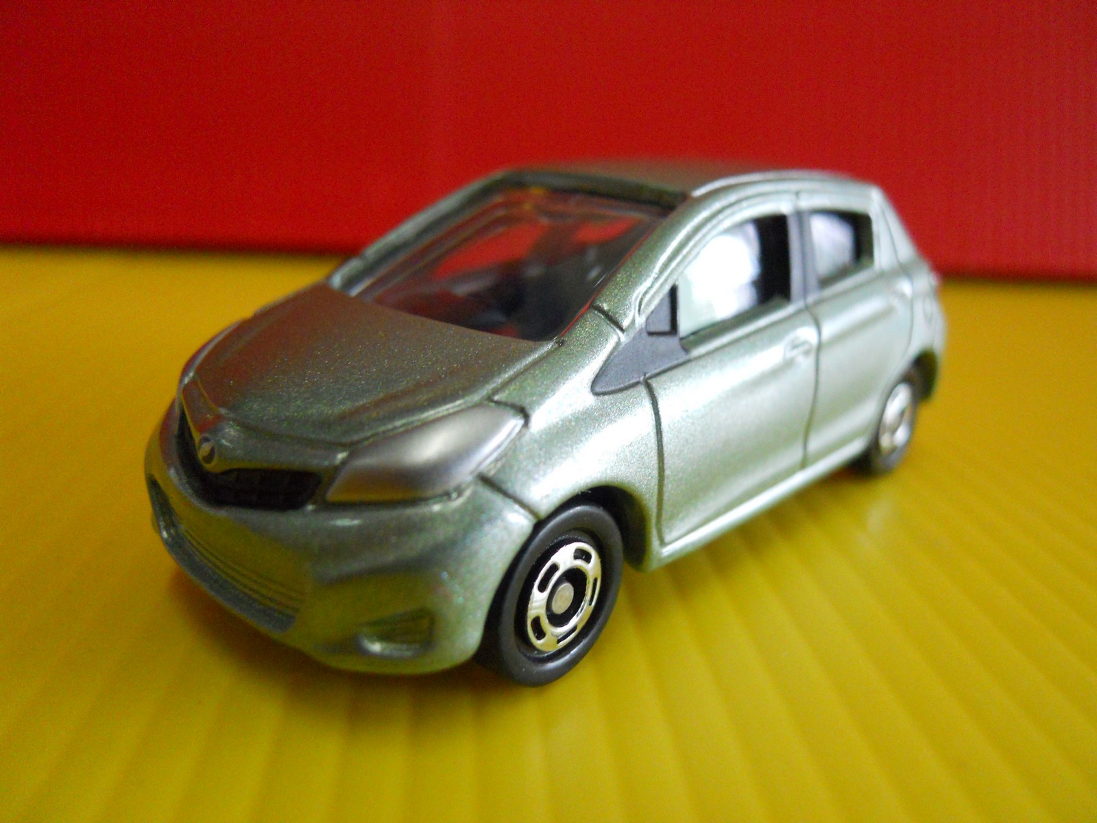 Dexters Diecasts (DexDC): Tomica #104 ~ Toyota Vitz (light green)
