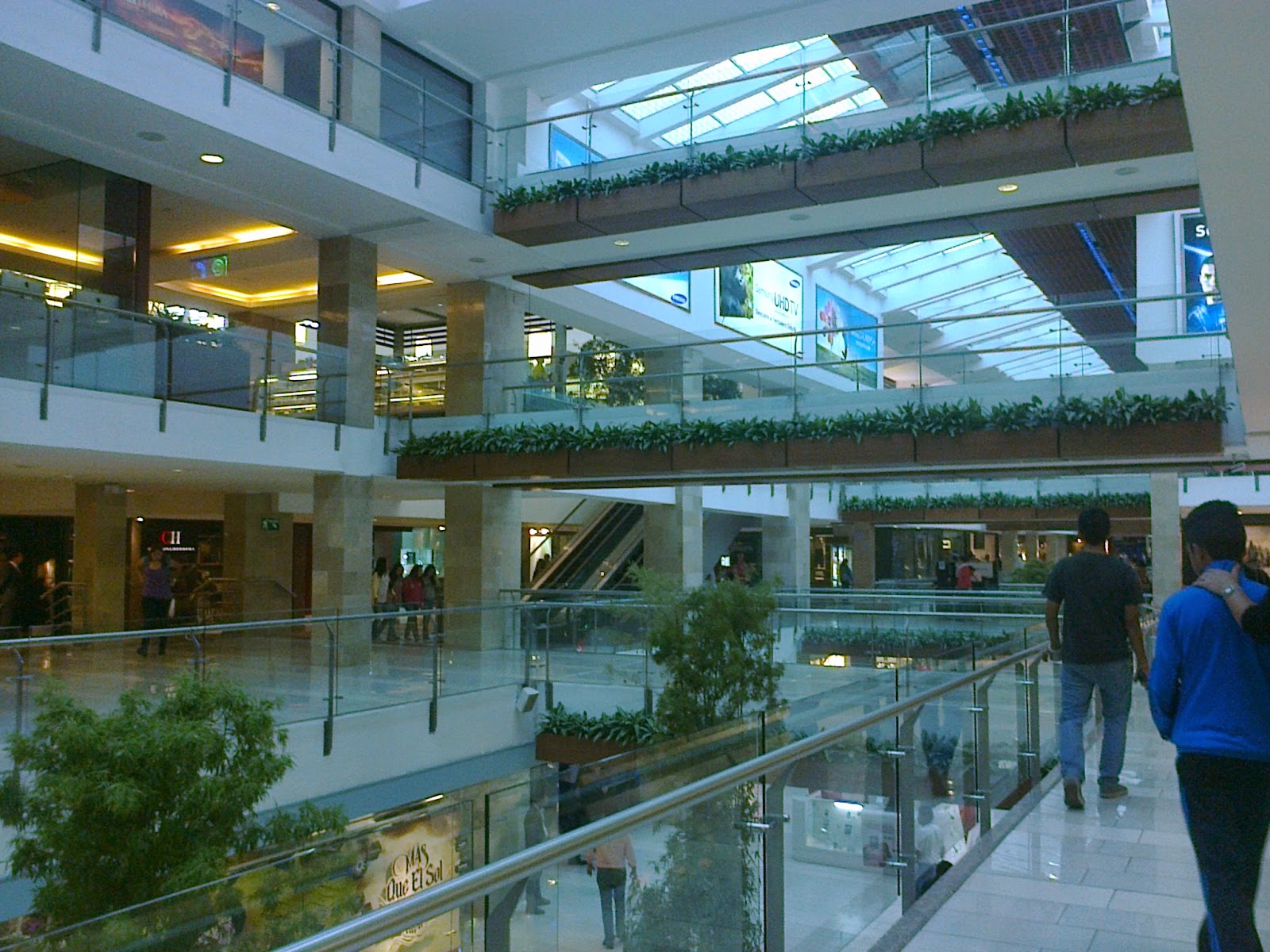 Centros Comerciales en Quito - Quicentro Shopping (Norte, Naciones Unidas)