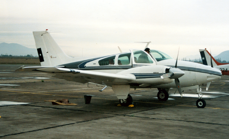 El Observador Aeronáutico: Beechcraft Baron en el Club Aéreo de Punta ...