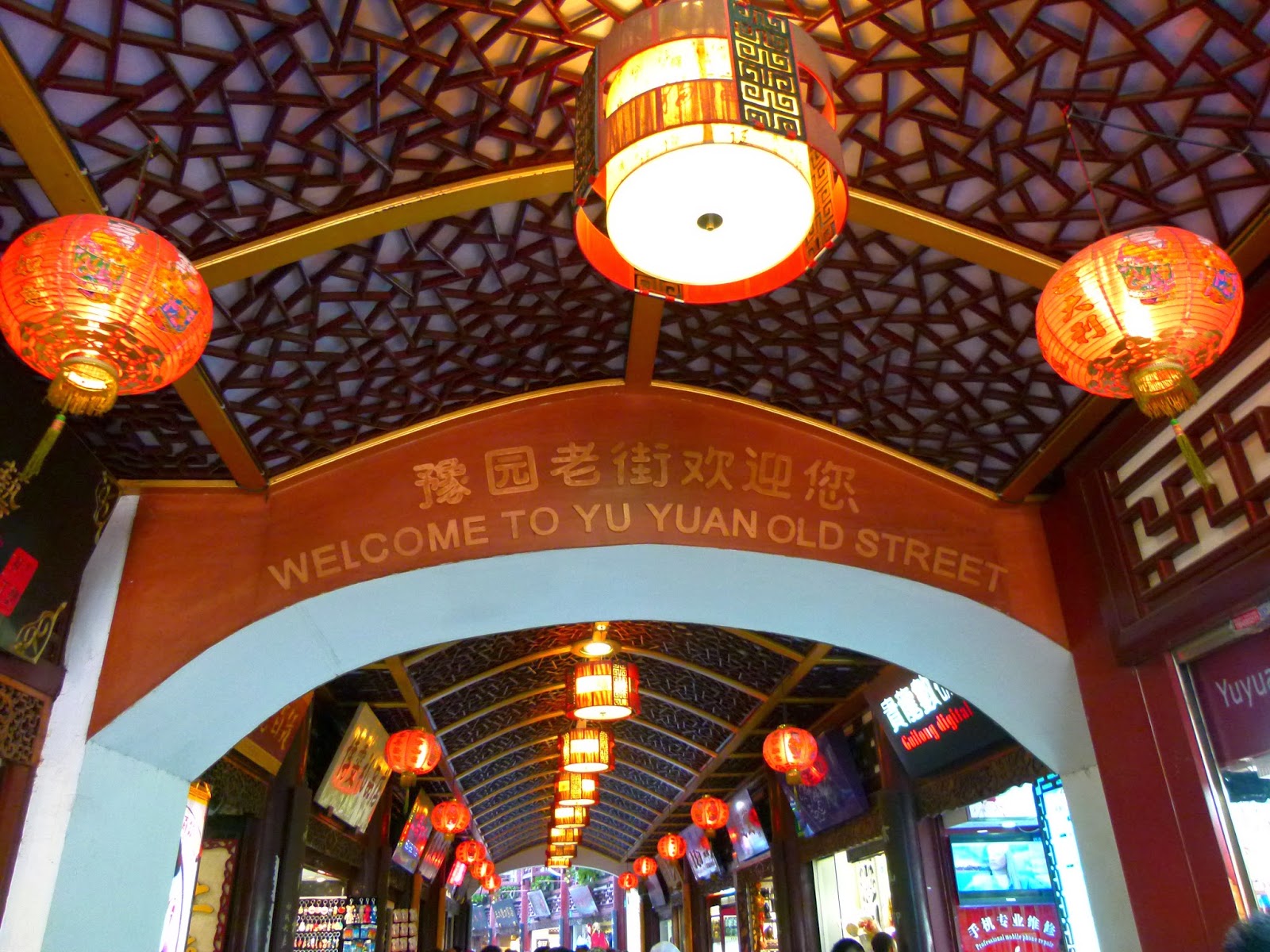 CHINATOWN OF CHINA: SHANGHAI OLD TOWN - Lakwatserong Tsinelas