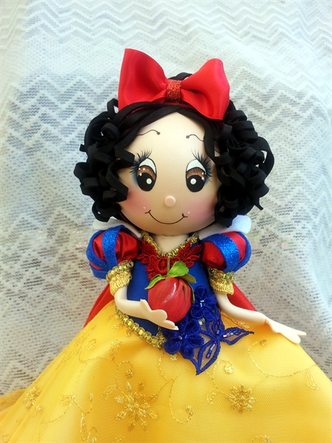 Scrapwluv Creations: Snow White Fofucha Doll