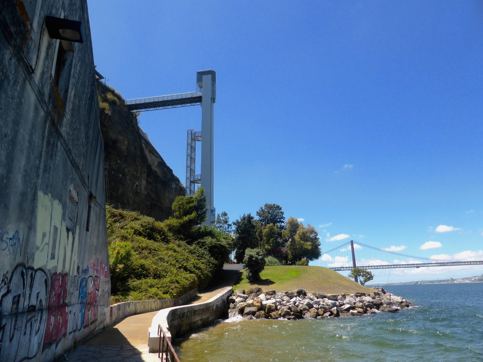 Facciamo un giro in centro?: CACILHAS - Lisbona