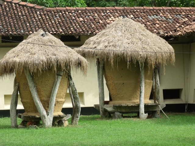 philipveerasingam: 'Wee-bissa' - Paddy store, Koggala, Sri Lanka.