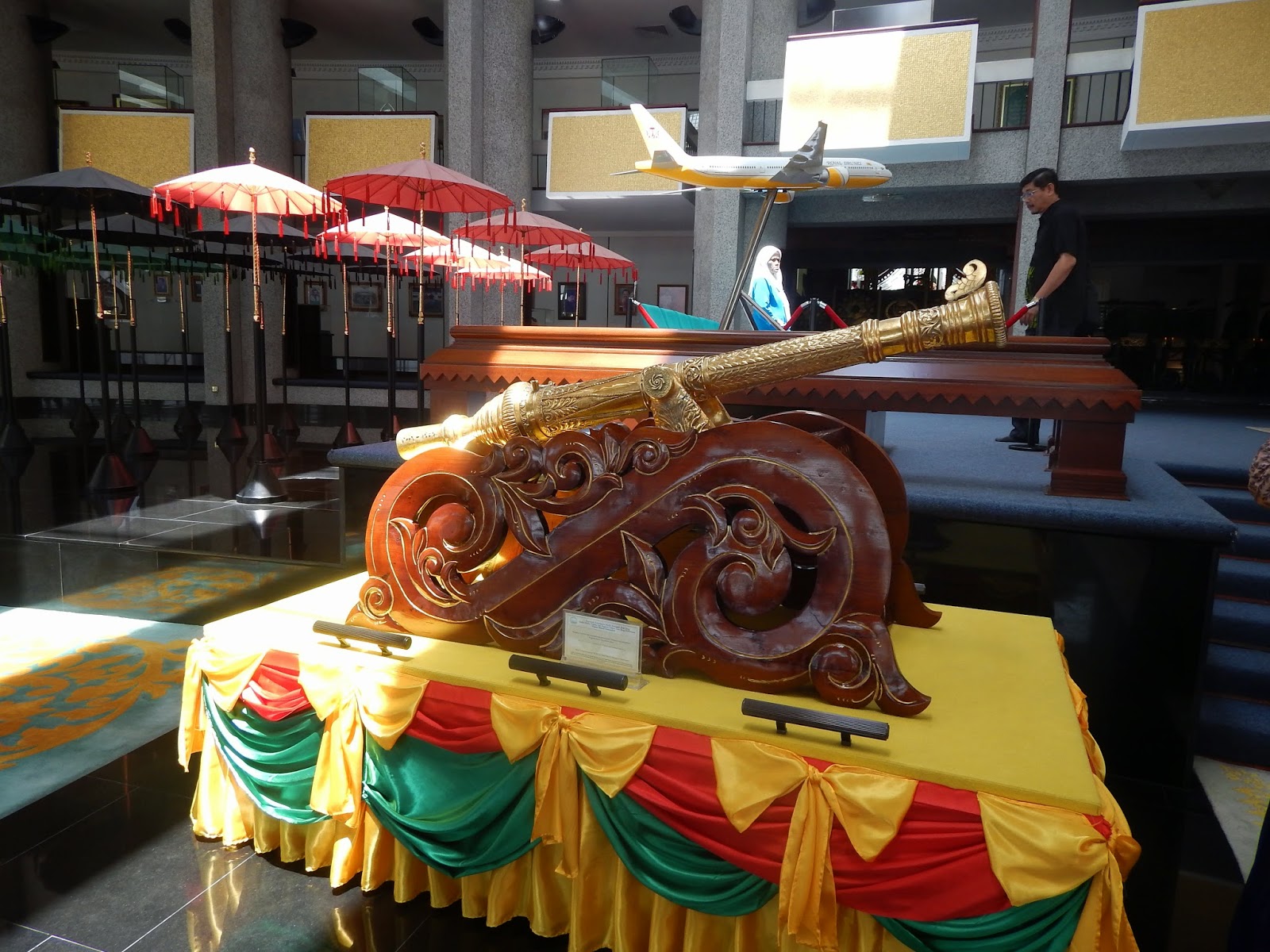 The Amazing place in BRUNEI DARUSSALAM : Royal Regalia Building Brunei