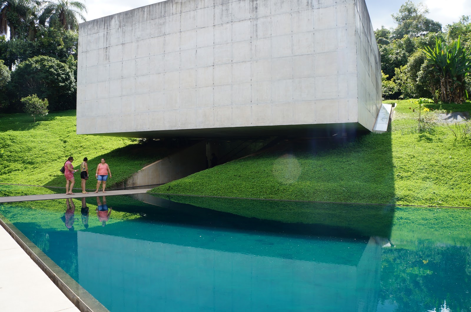 INHOTIM: O MAIOR MUSEU DE ARTE CONTEMPORÂNEA A CÉU ABERTO DO MUNDO