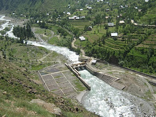 CHINAR SHADE : HARMUKH PEAK AND LAKE GANGBAL OF KASHMIR