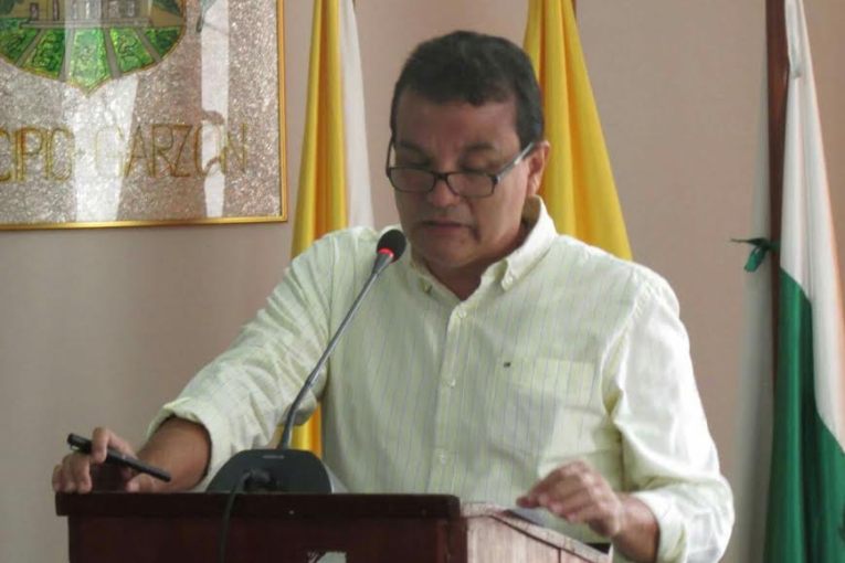 Dos días de arresto deberá pagar el alcalde de Garzón por desacato a una tutela